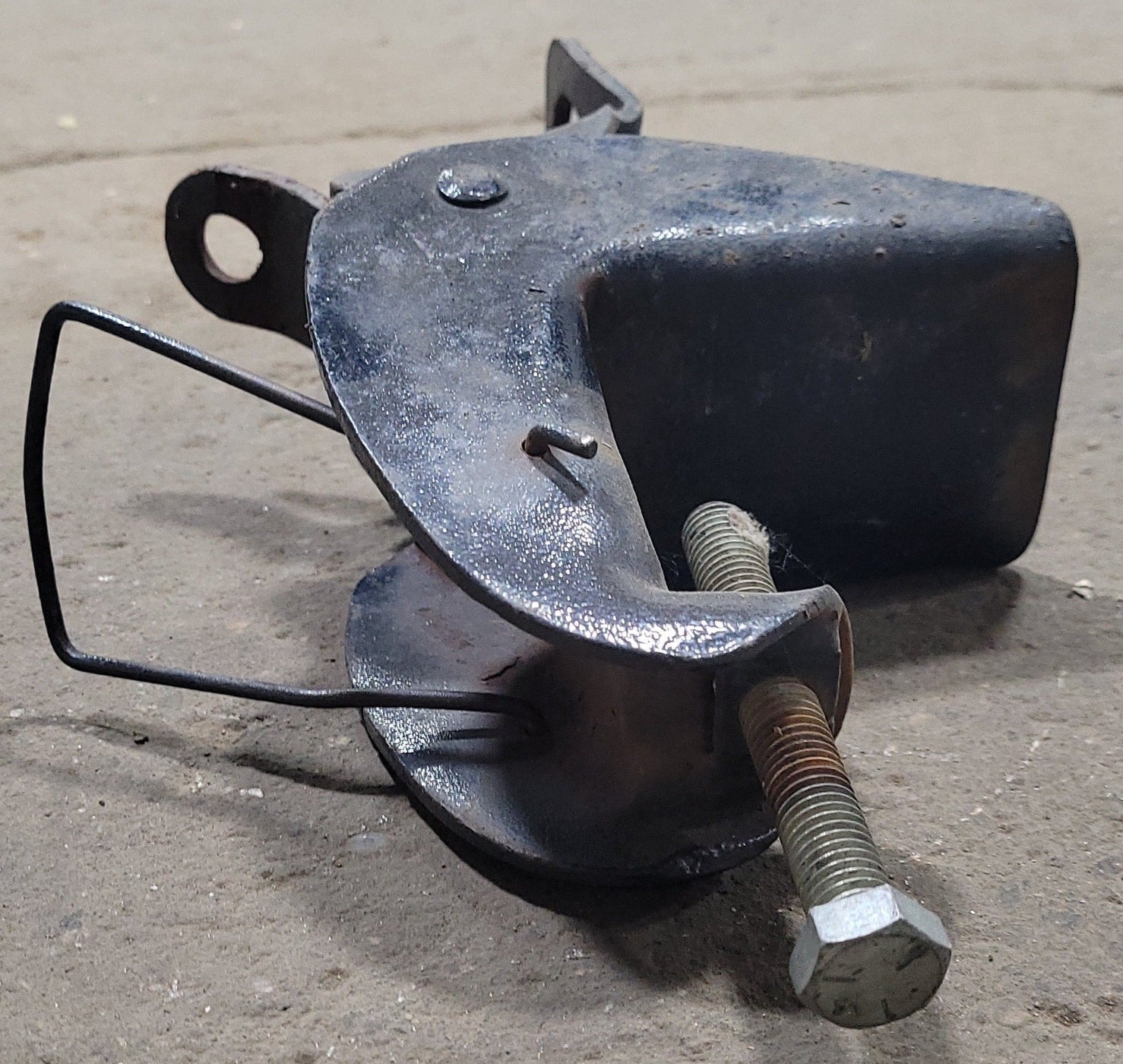 Used Weight Distribution Hook-Up Bracket — RV Part Shop US